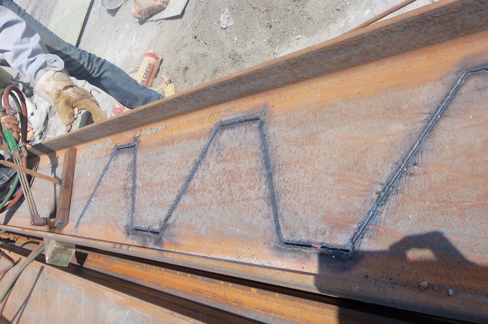 Pujangga Boiler: Hexagonal CASTELLATED BEAM